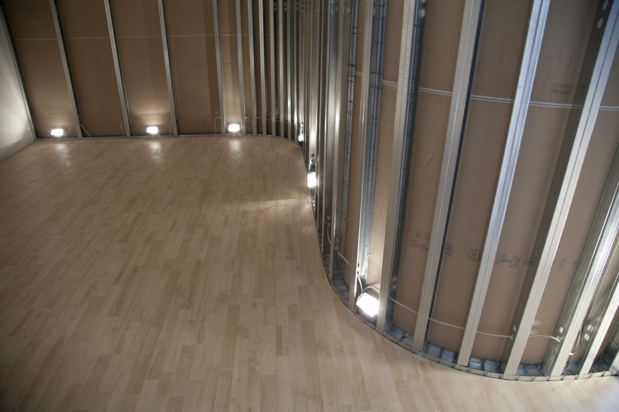 Guide e montanti per cartongesso curvo