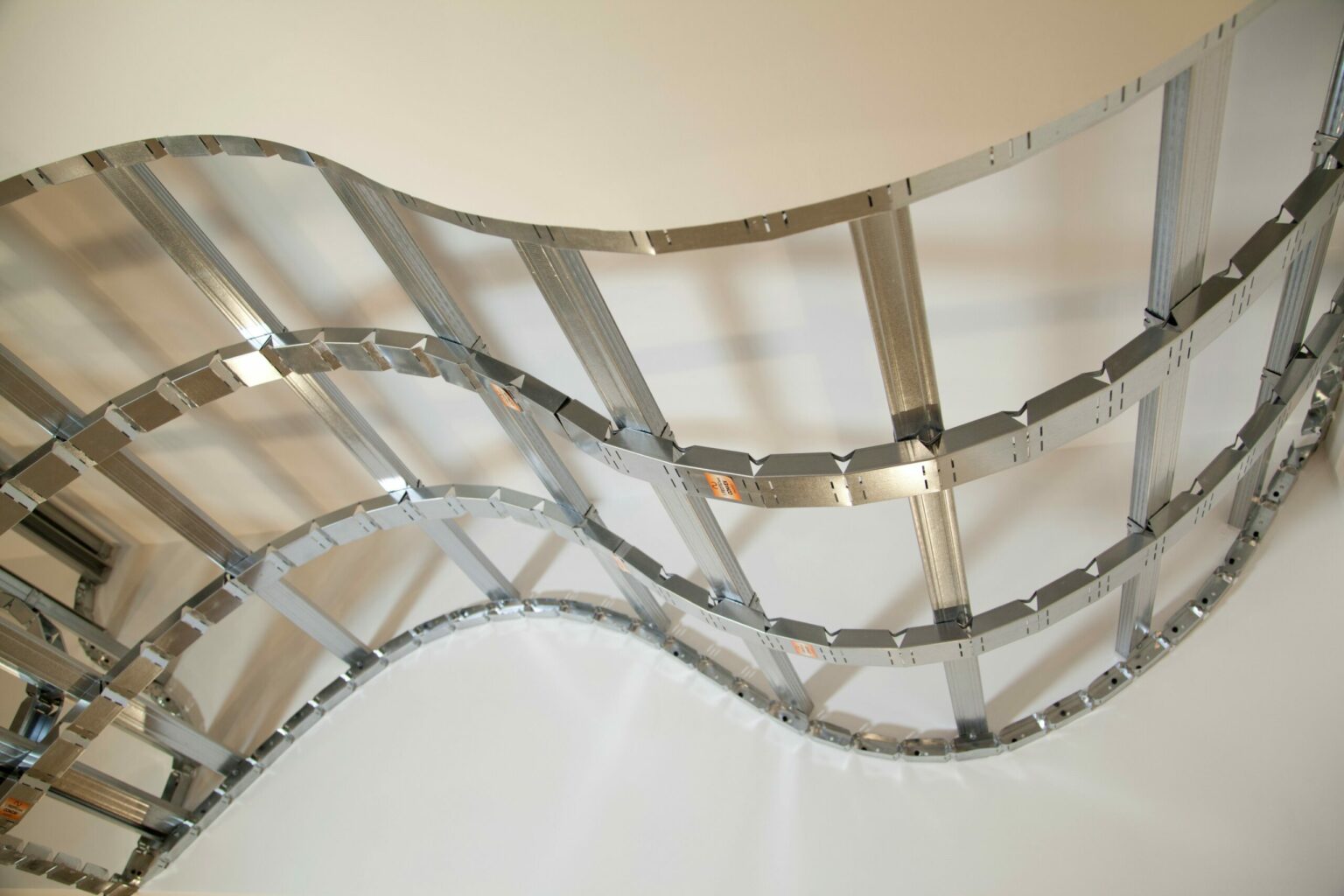 Guide e montanti per cartongesso curvo