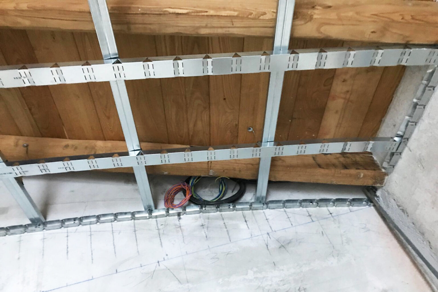 Guide e montanti per cartongesso curvo