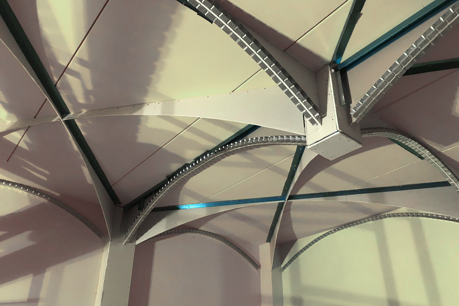 Guide e montanti per cartongesso curvo